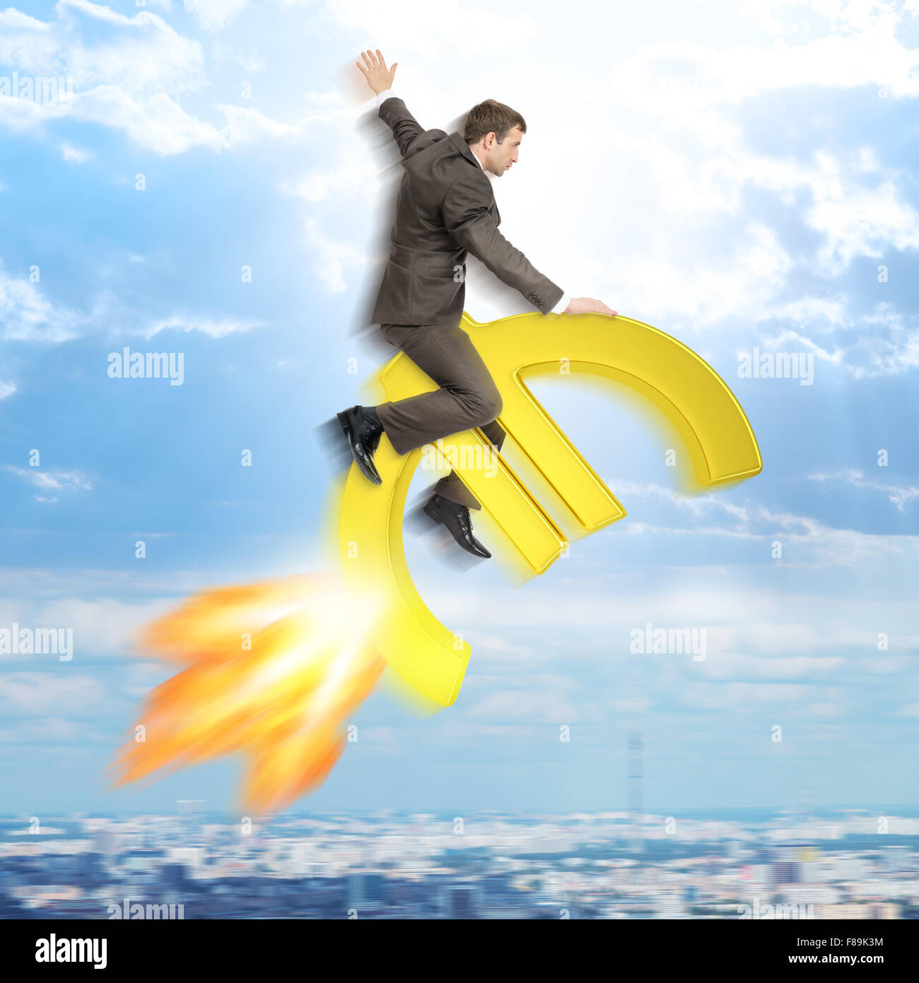 Euro sign gold 3d hi-res stock photography and images - Alamy