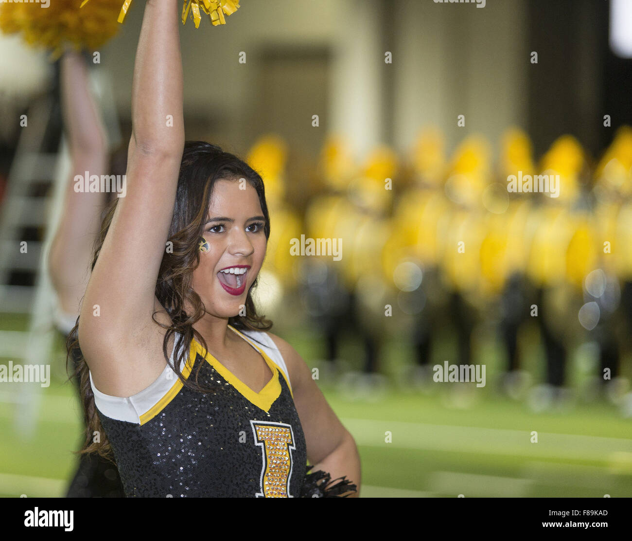 Indianapolis, Iowa, USA. 5th Dec, 2015. The Hawkeye Cheerleaders cheer ...