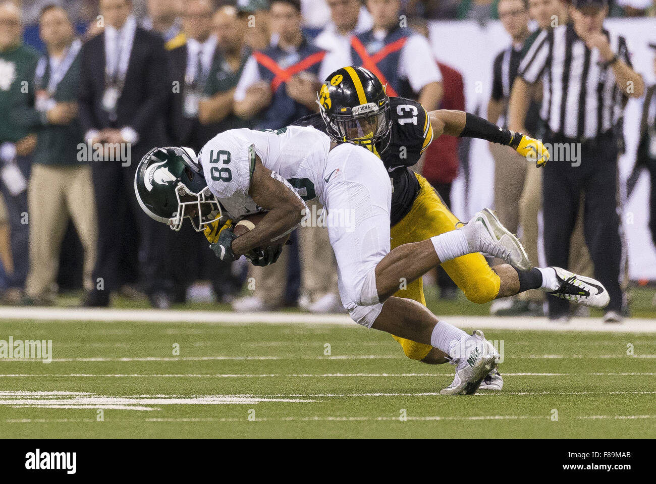 Indianapolis, Iowa, USA. 5th Dec, 2015. Iowa Hawkeyes defensive back ...