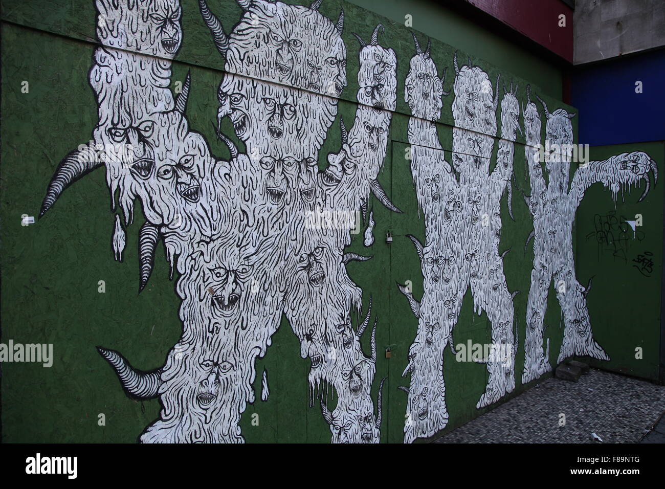 Graffiti cardiff hi-res stock photography and images - Alamy