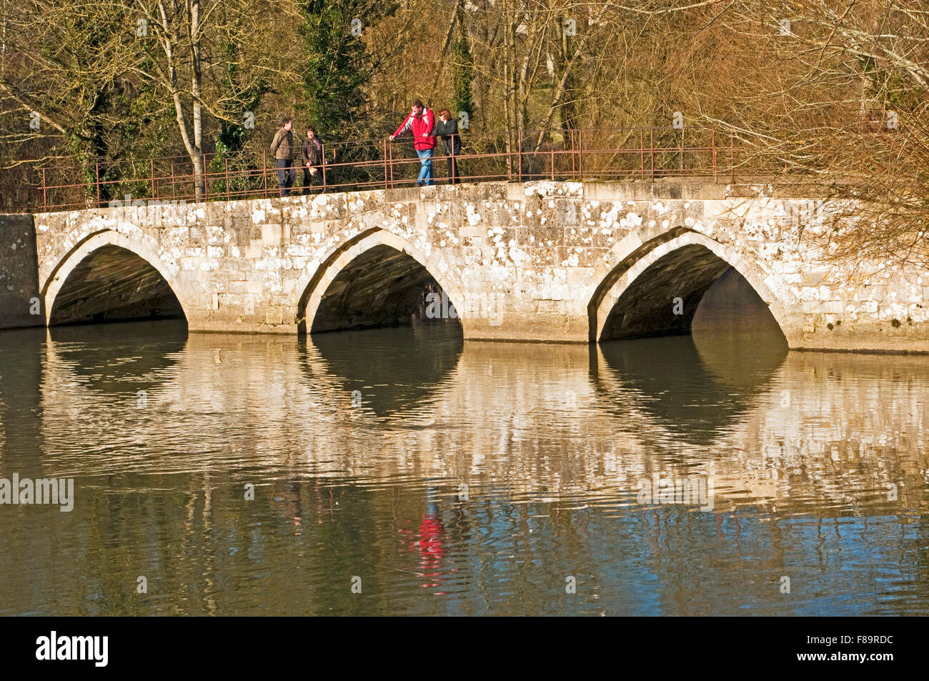 English river bridge people hi-res stock photography and images - Alamy