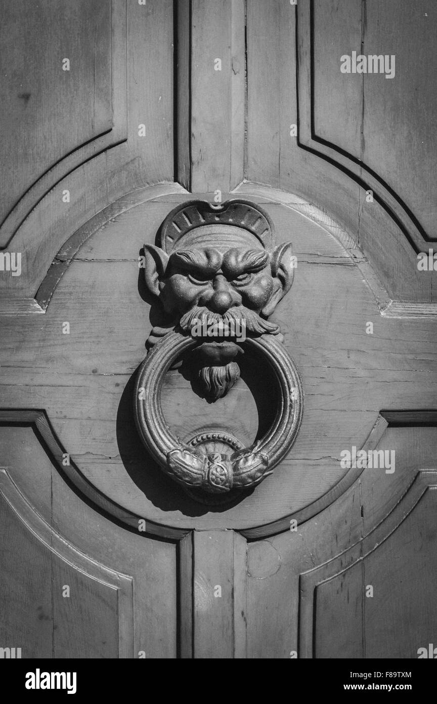 Human head door knocker hi-res stock photography and images - Alamy