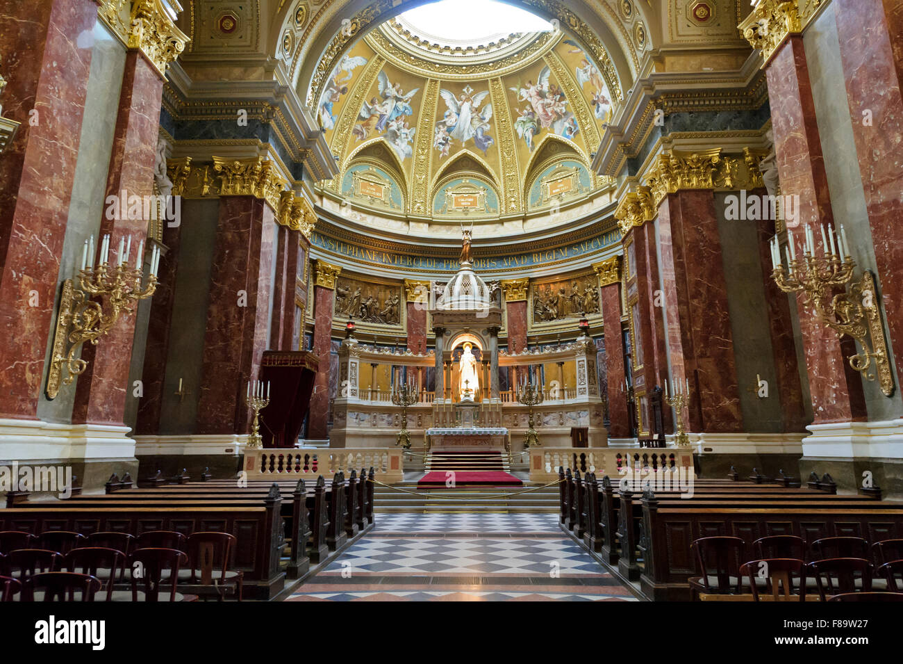 The beautiful altar inside St Stephen's Basilica, Budapest, Hungary ...