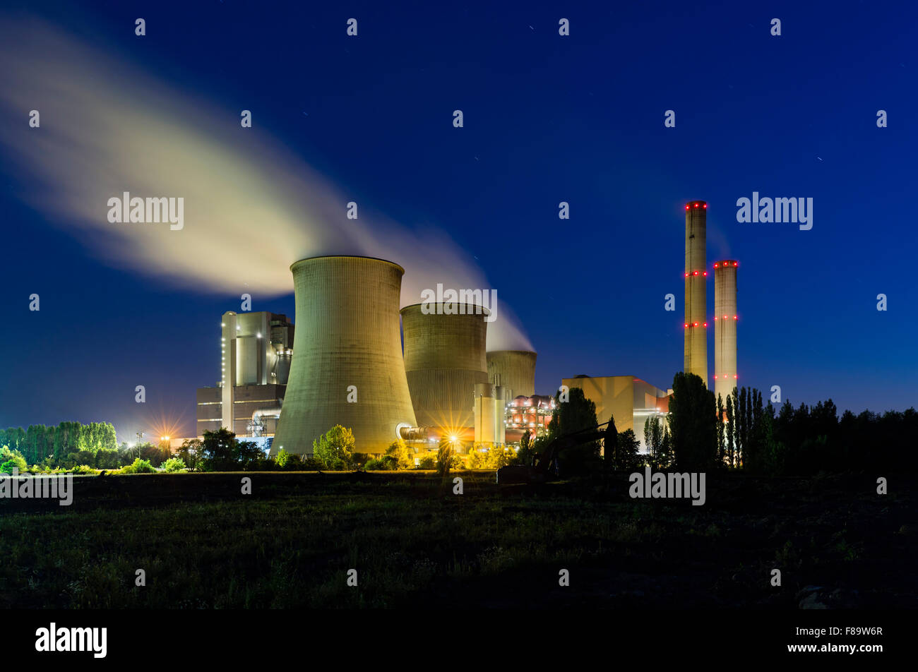 Power plant at night hi-res stock photography and images - Alamy