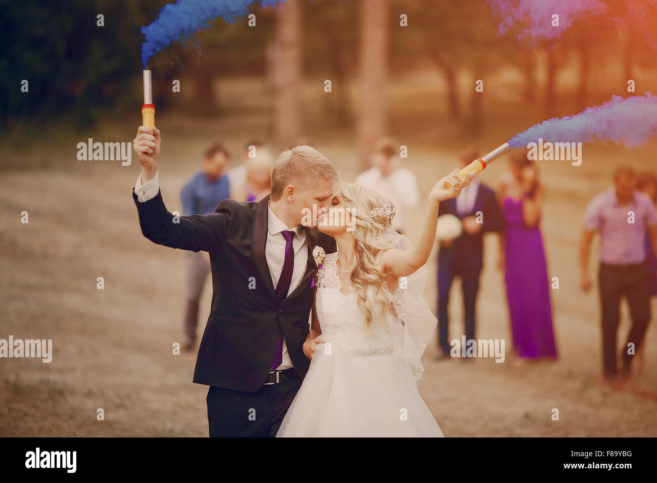Wedding couple runs blue smoke Stock Photo - Alamy