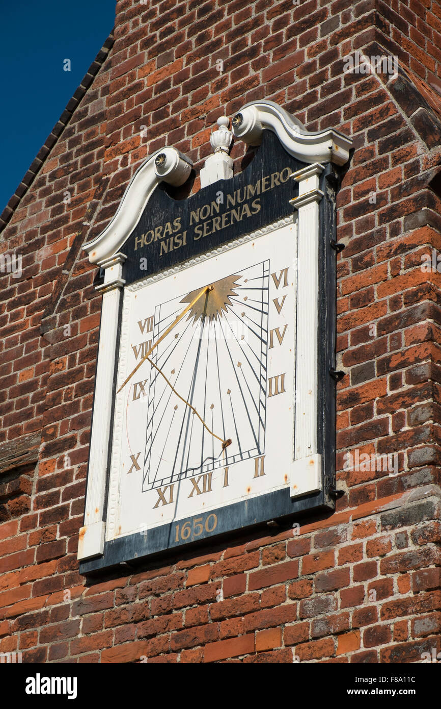 Wall Mounted Sundial High Resolution Stock Photography and Images - Alamy