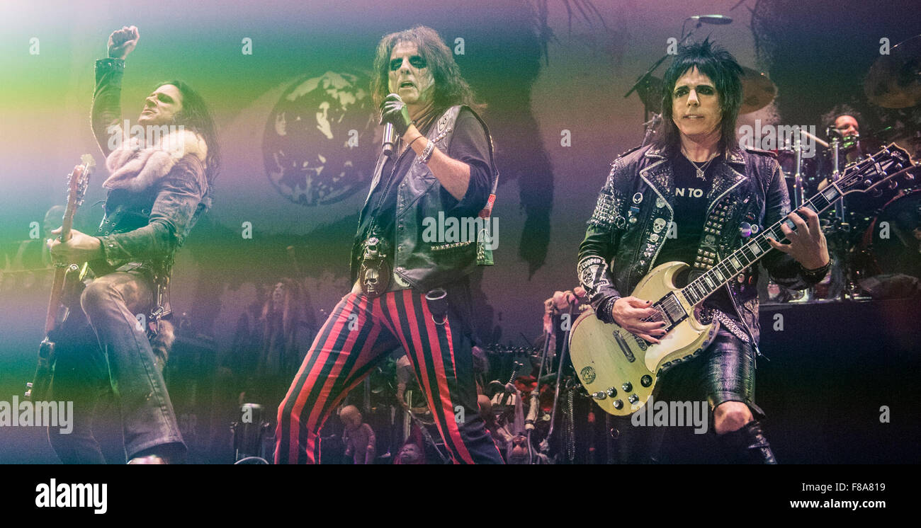 Alice cooper in concert at wembley arena london hi-res stock ...