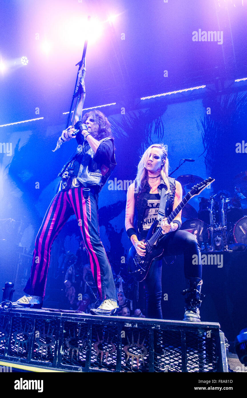 Alice cooper in concert at wembley arena london hi-res stock ...