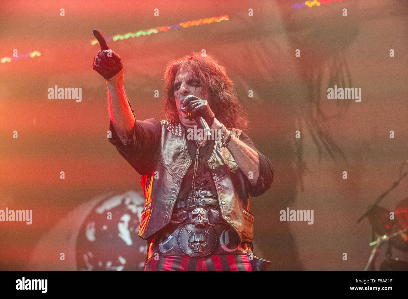 Alice cooper in concert wembley arena hi-res stock photography and ...