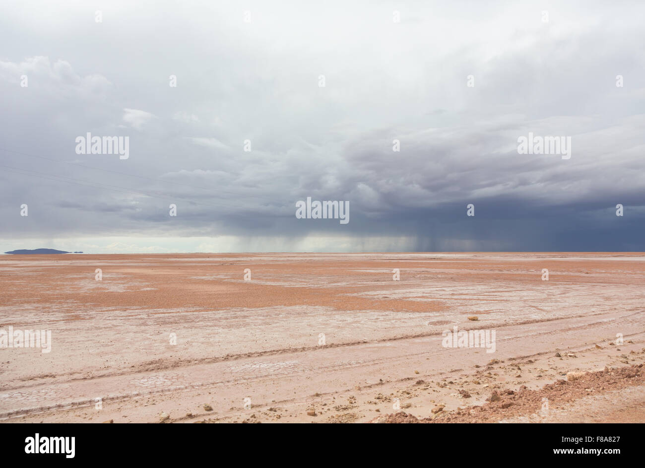 Storm clouds and rain in the desert Stock Photo - Alamy