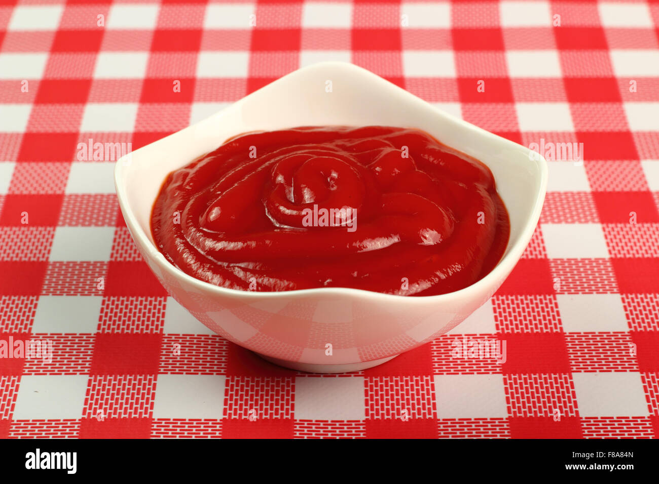 Ketchup in bowl Stock Photo - Alamy