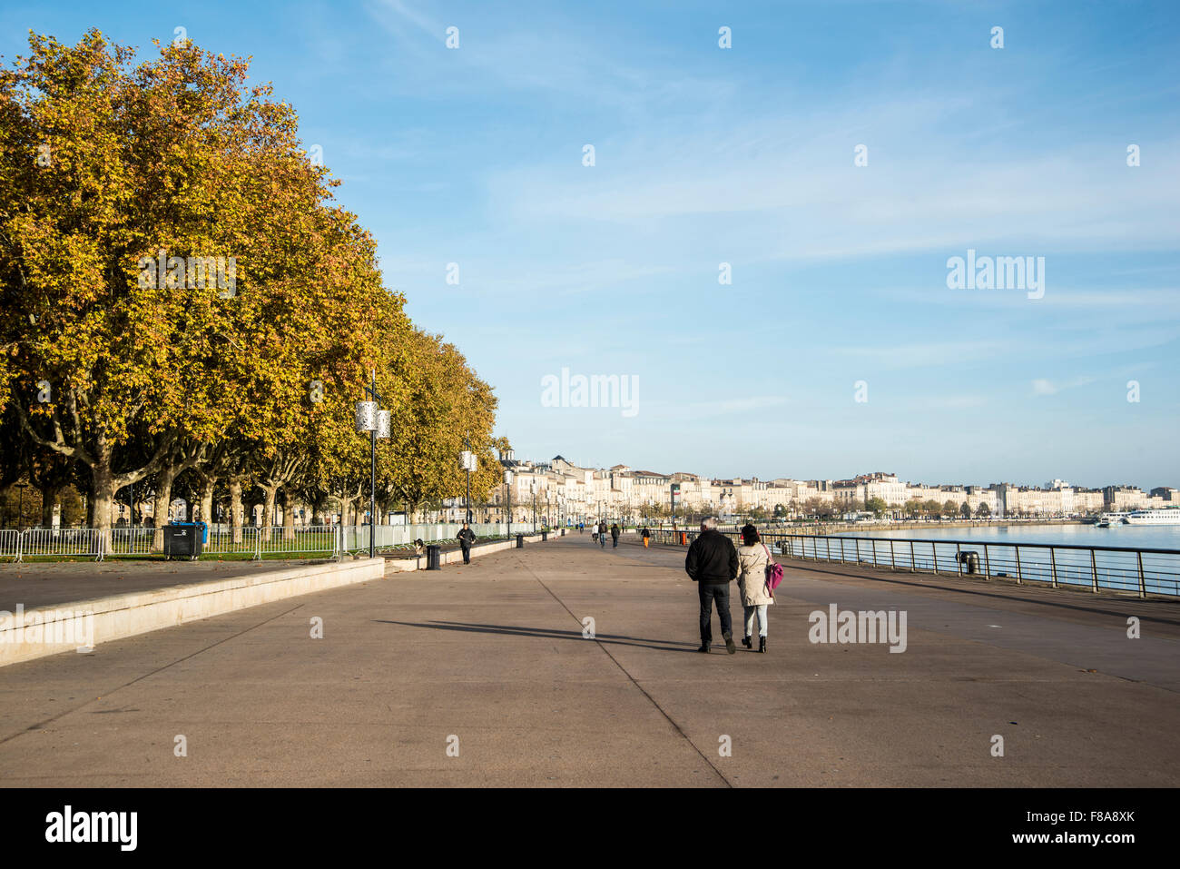 Les quais de Bordeaux Stock Photo - Alamy