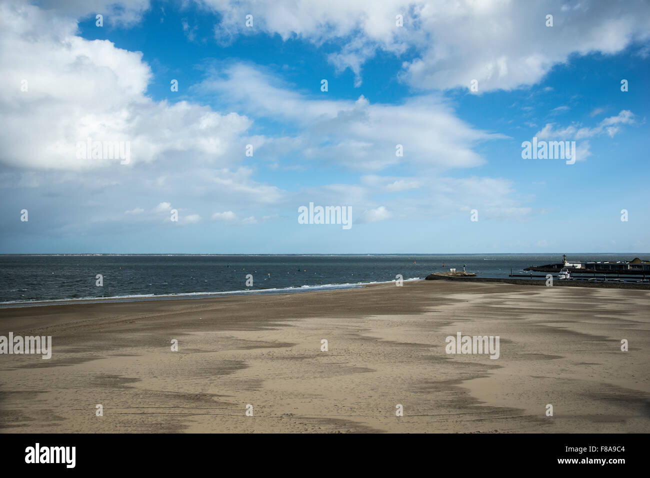 Town beach in the Bay of Arcachon Stock Photo - Alamy