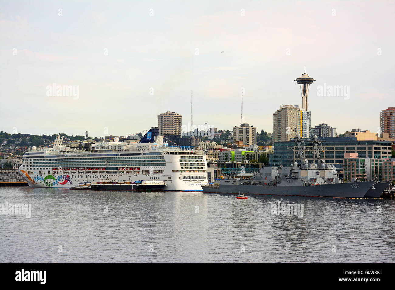 Seattle cruise tourism hi-res stock photography and images - Alamy