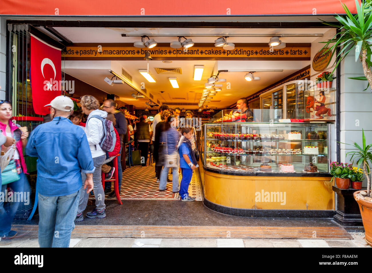 Turkish bakery and cake shop hi-res stock photography and images - Alamy