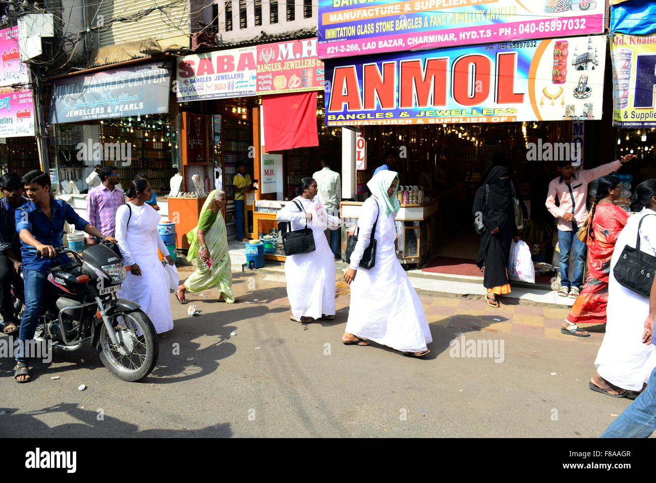The busy Laad bazaar in hyderabad, India Stock Photo - Alamy
