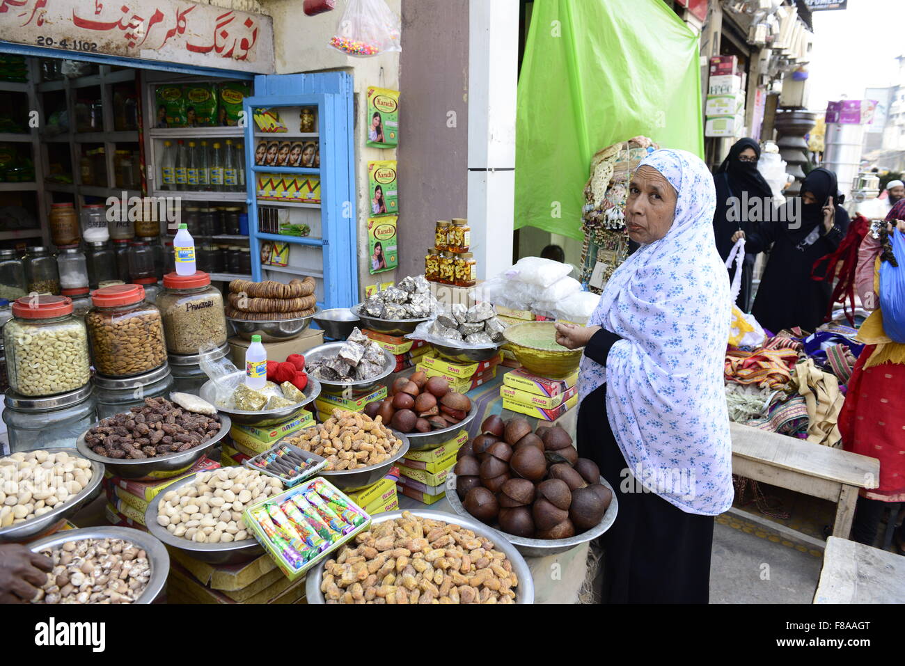 Groceries shop in the vibrant bazaars of the old city of Hyderabad ...