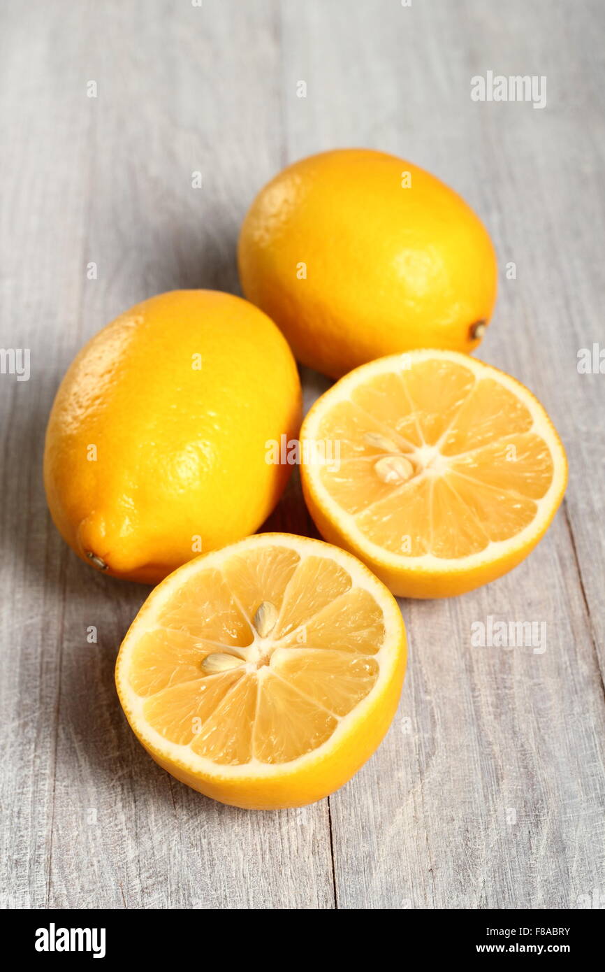 Lemon cross section close up hi-res stock photography and images - Alamy