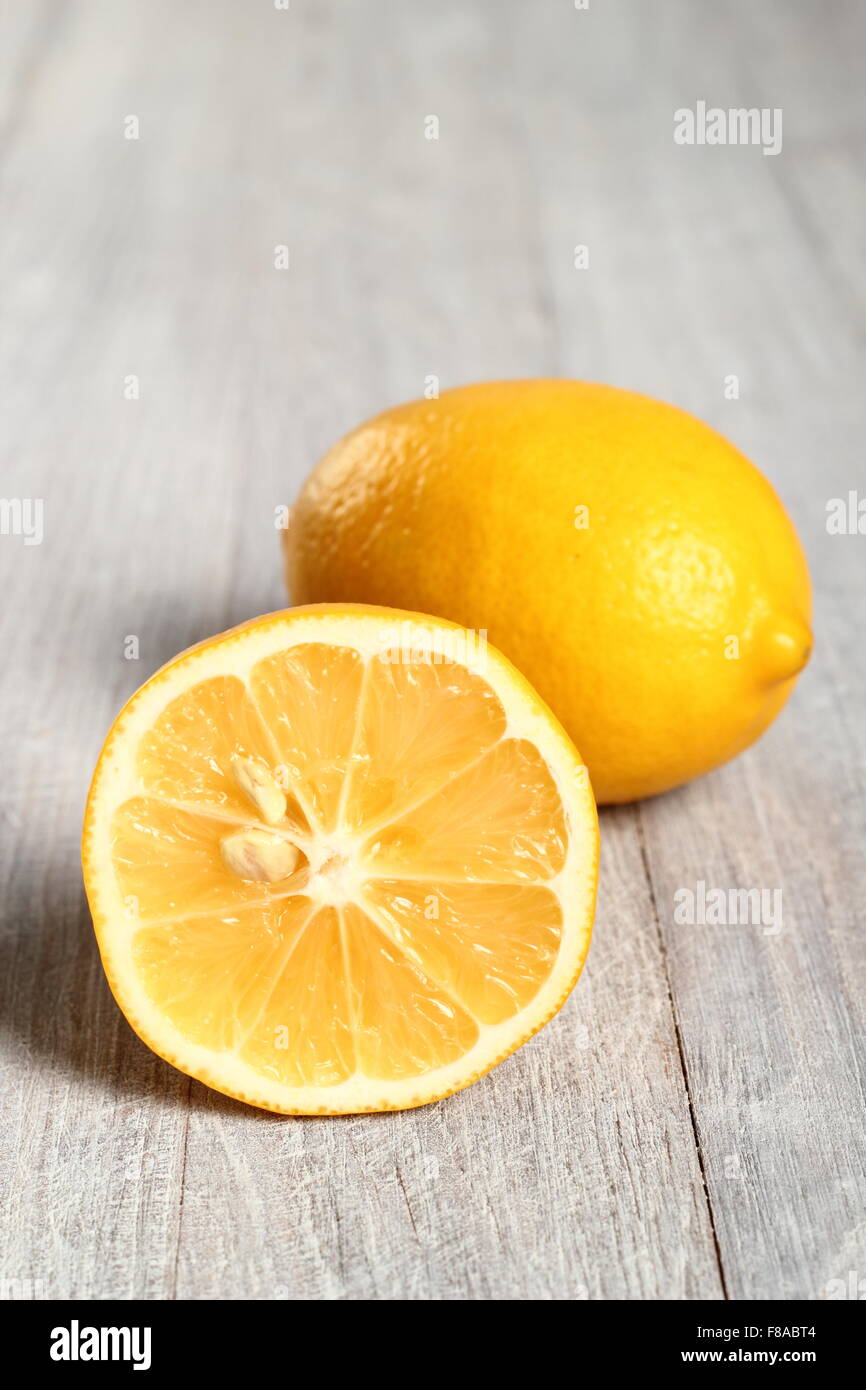 Lemon cross section close up hi-res stock photography and images - Alamy
