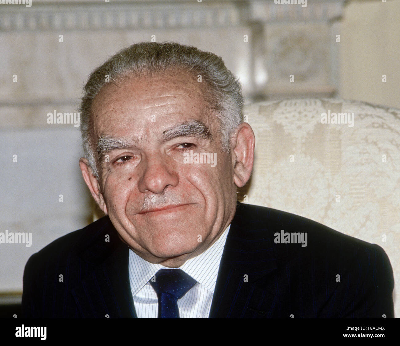 Yitzhak shamir israeli prime minister hi-res stock photography and ...