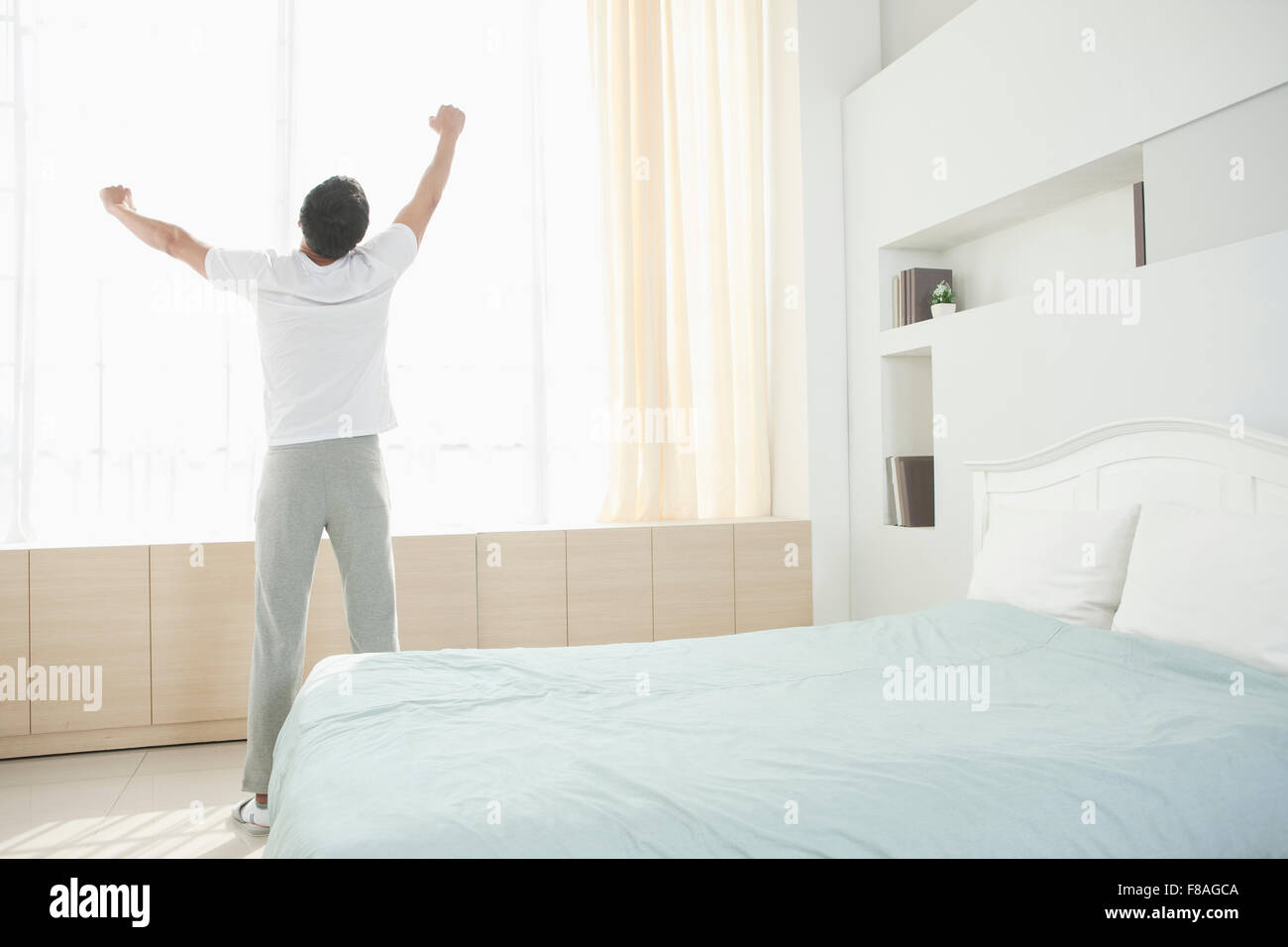 Full body man hi-res stock photography and images - Alamy