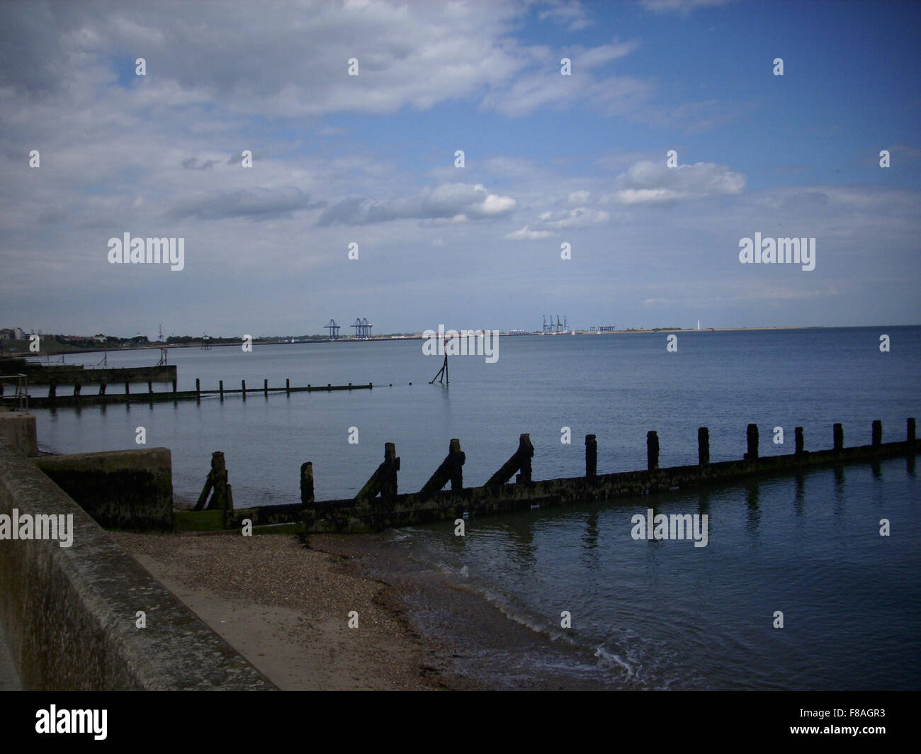 Beach, breakwaters and sea Stock Photo - Alamy