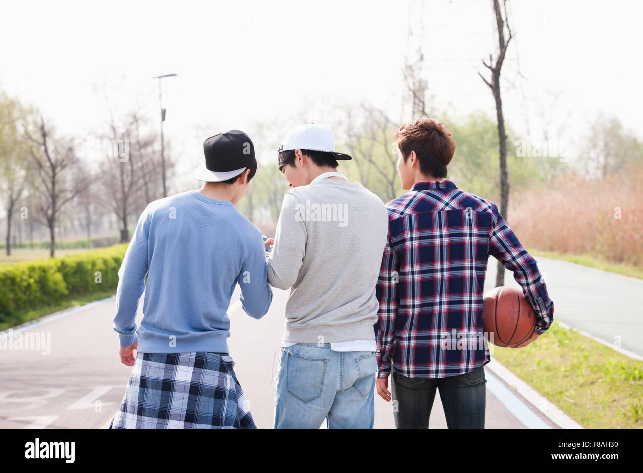 Three friend walking hi-res stock photography and images - Alamy
