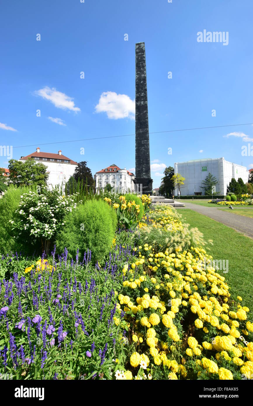 Obelisk in Karolinenplatz square in Munich, Germany Stock Photo - Alamy