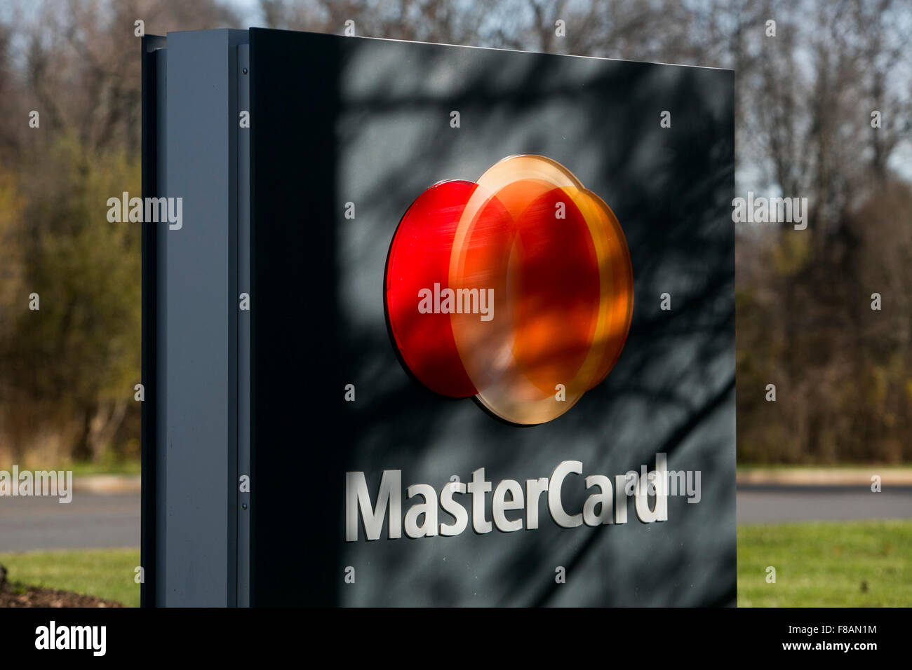 Mastercard new logo card hi-res stock photography and images - Alamy