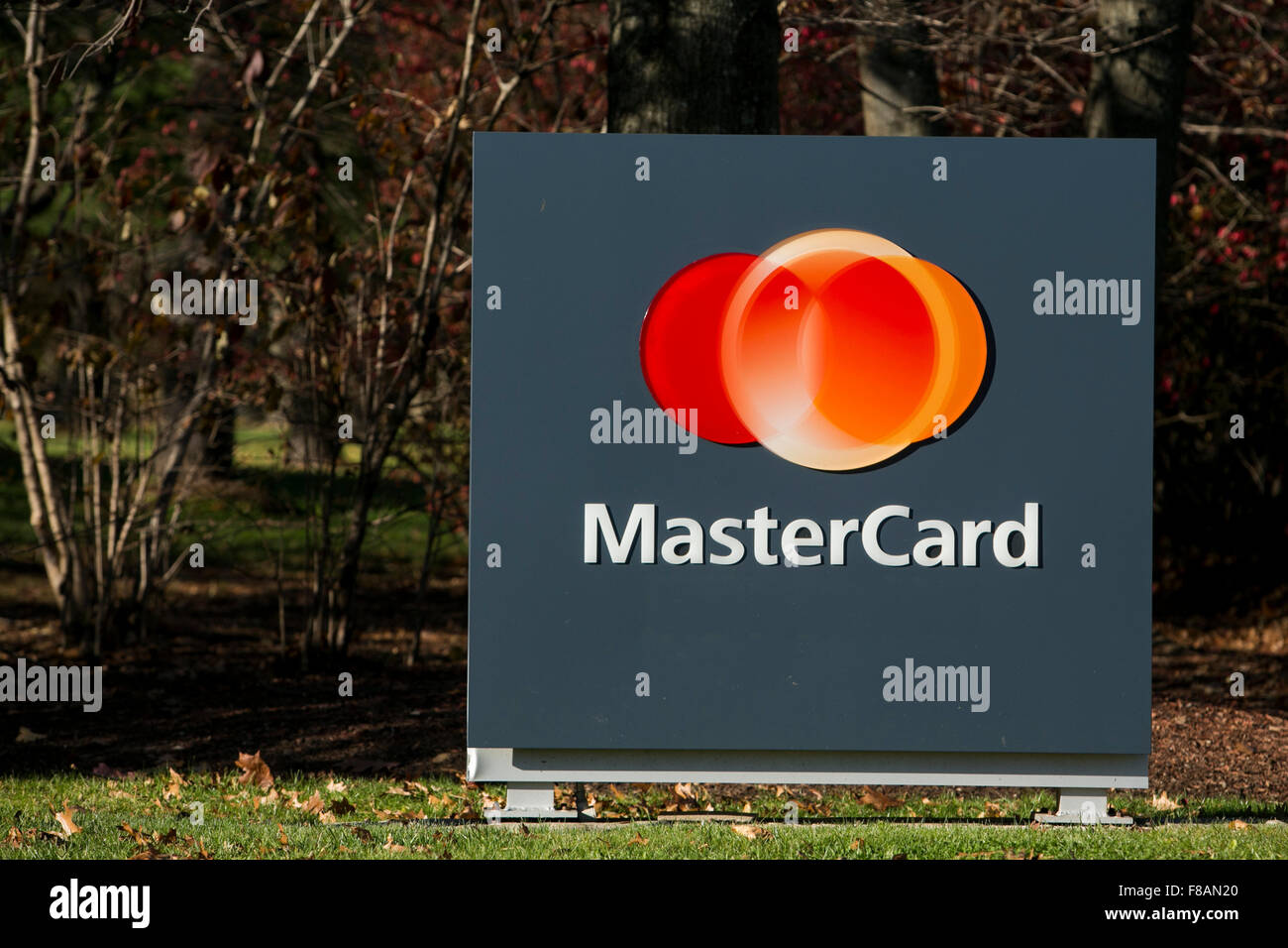 Mastercard new logo card hi-res stock photography and images - Alamy