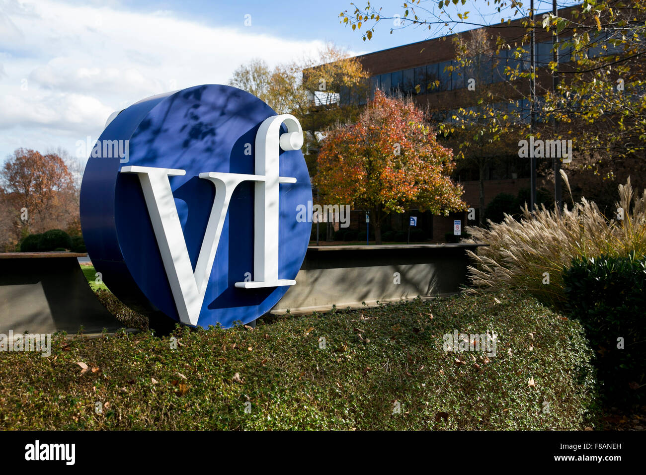 Logo sign outside headquarters vf hi-res stock photography and images ...