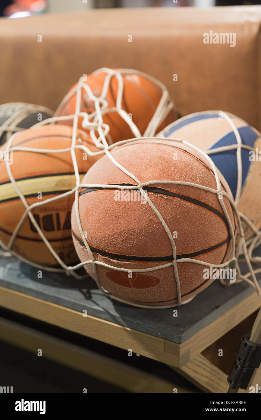 Old basketball basket hi-res stock photography and images - Alamy