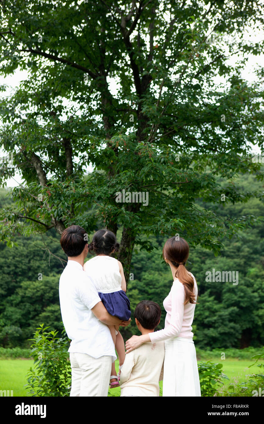 Family in matching summer hi-res stock photography and images - Alamy