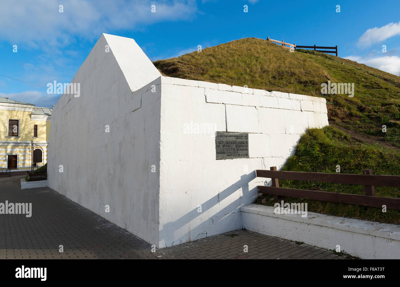 VLADIMIR, RUSSIA -05.11.2015. Defensive earthen wall built in 12th ...