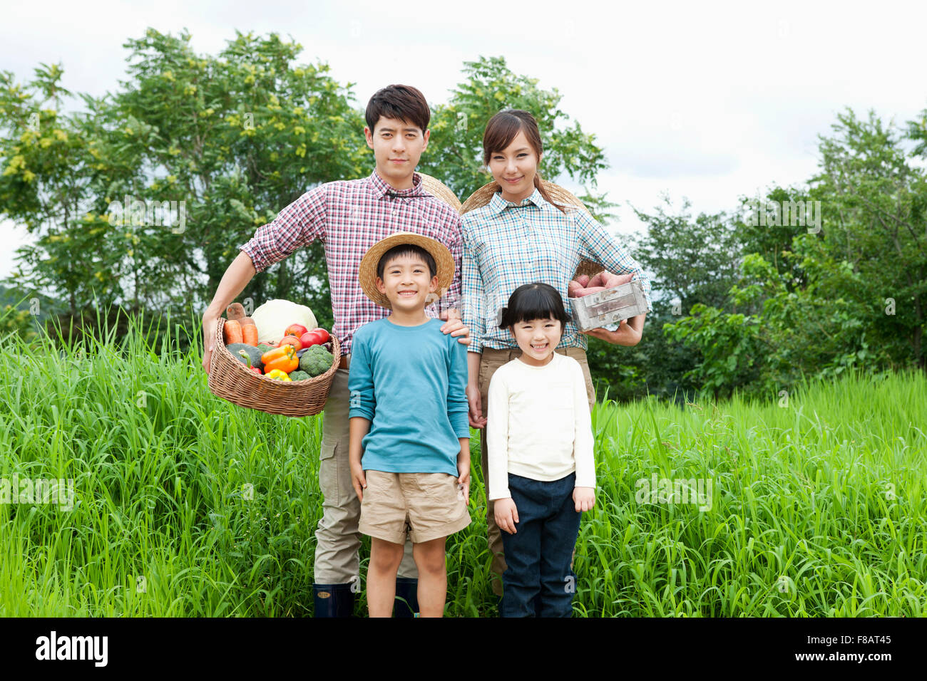 Happy farmer family hi-res stock photography and images - Alamy