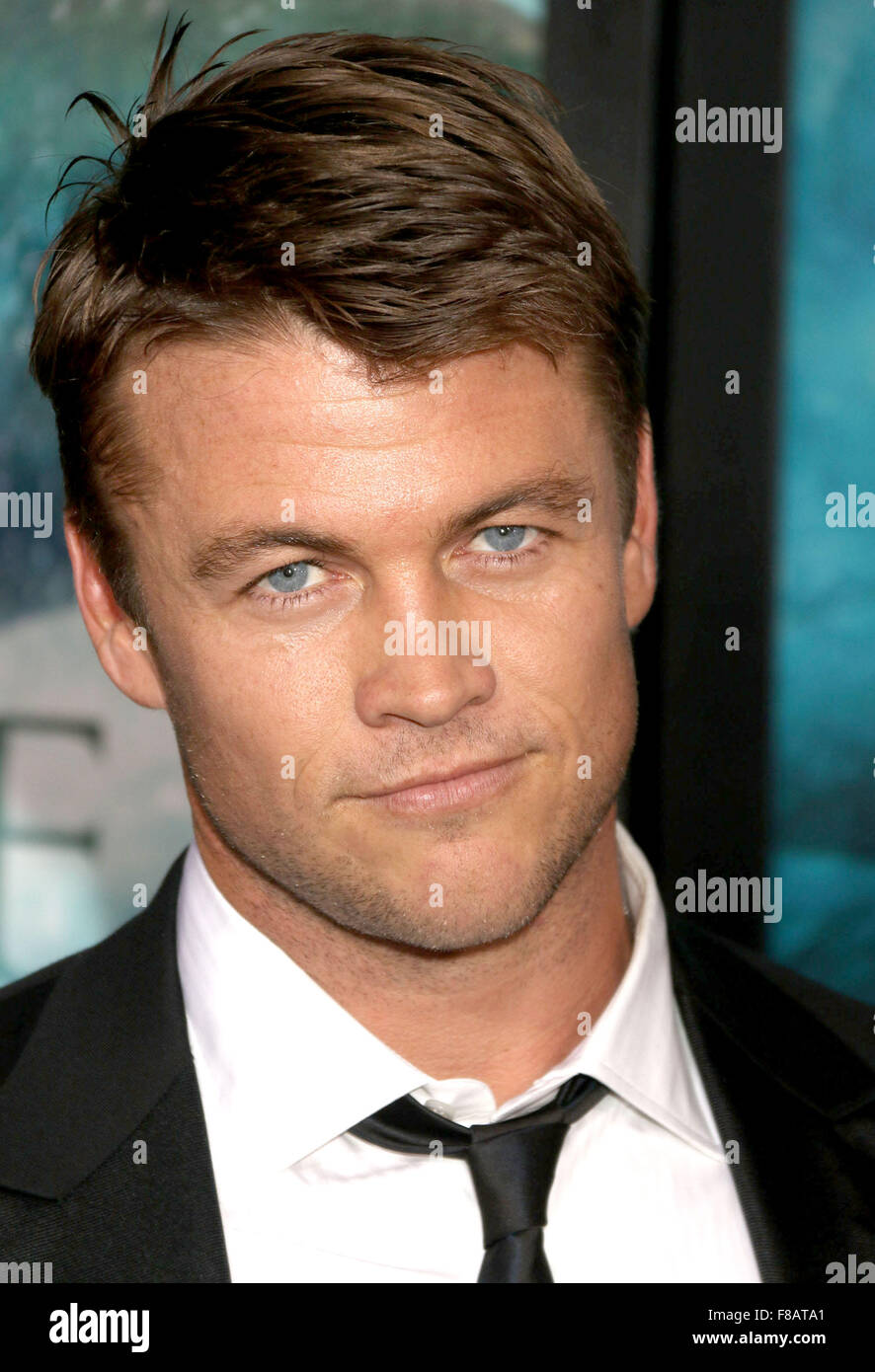 New York, New York, USA. 7th Dec, 2015. Actor LUKE HEMSWORTH attends ...