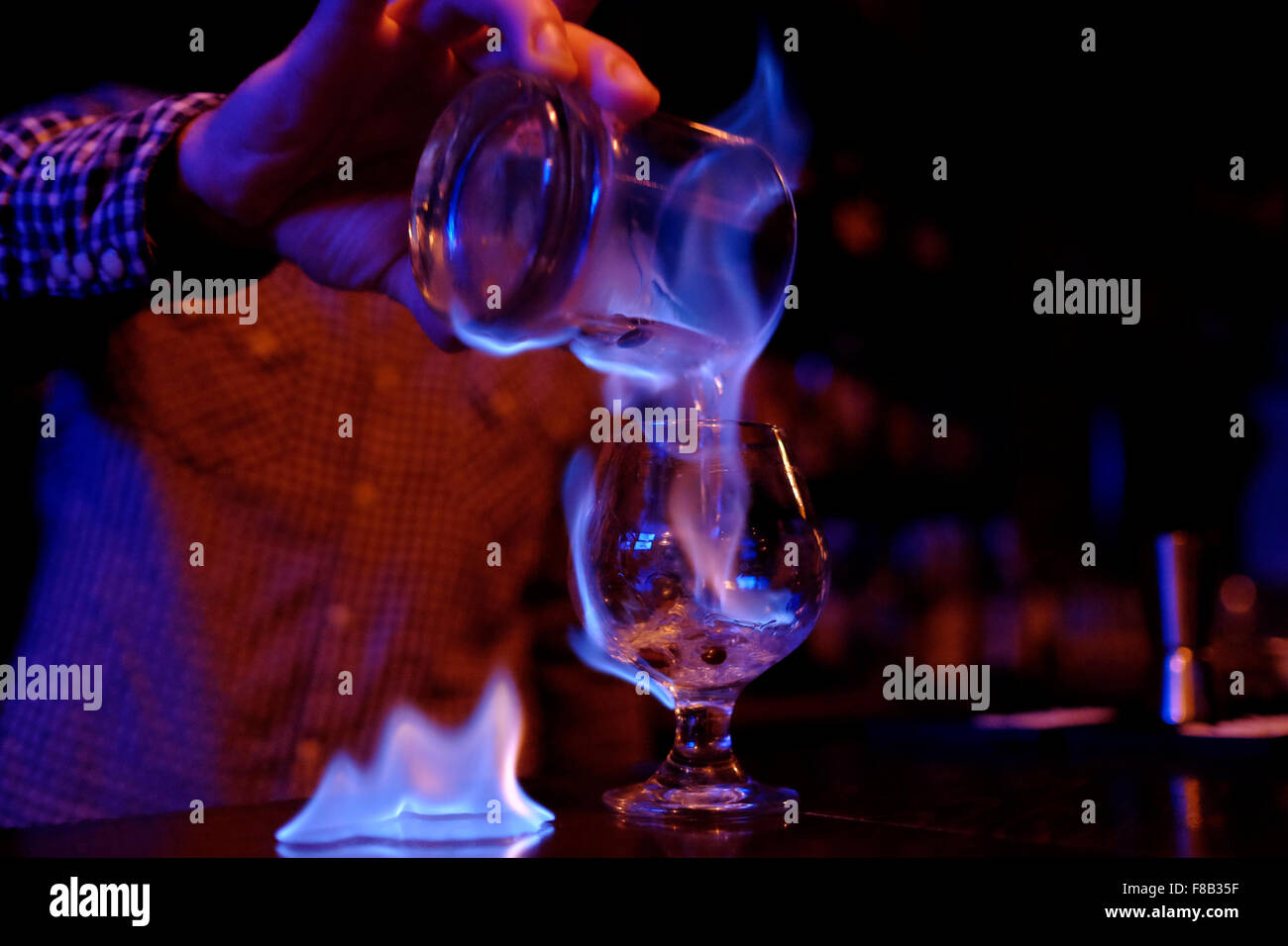 Pub with a fire hi-res stock photography and images - Alamy