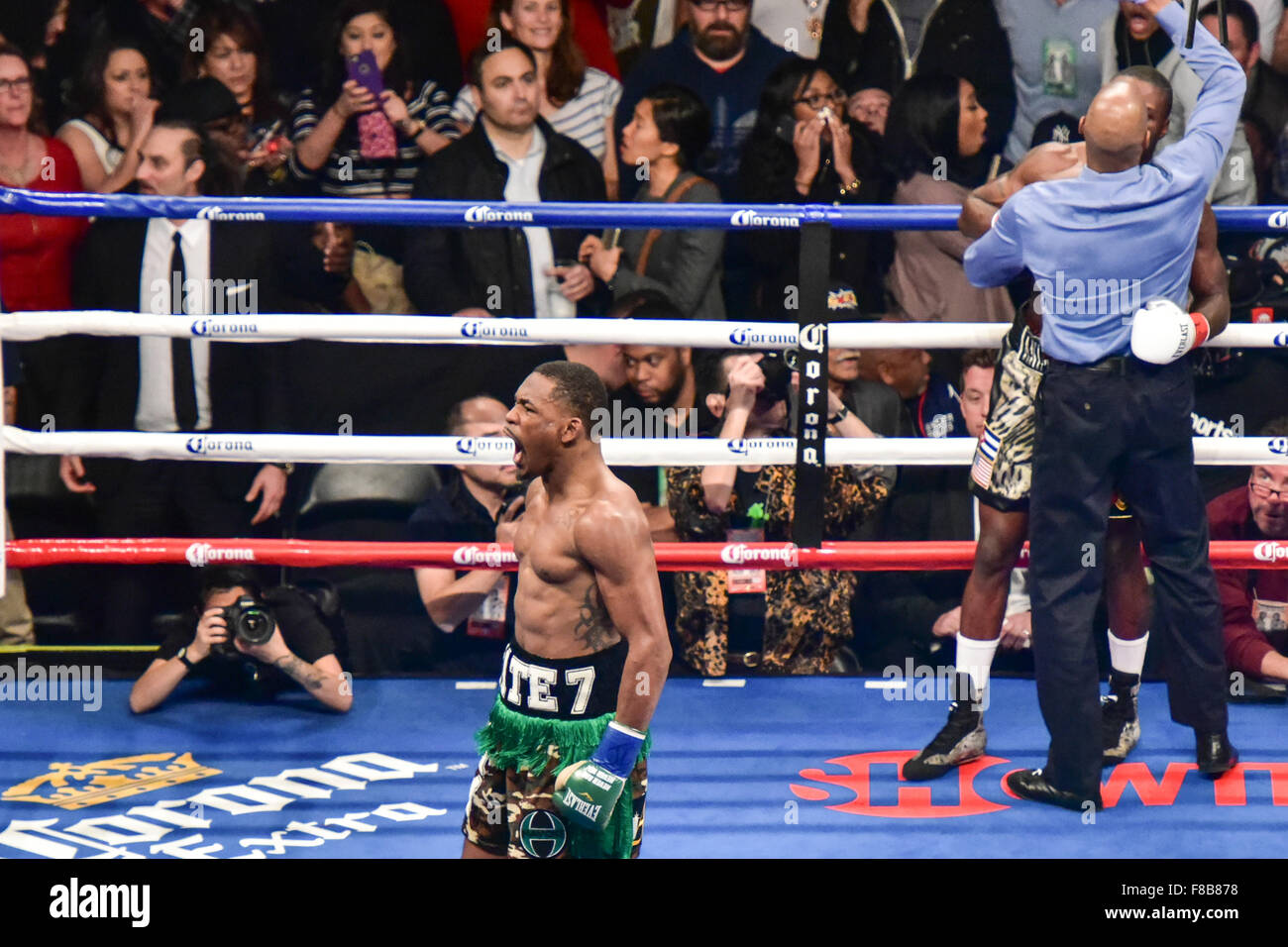 Brooklyn, New York, USA. 5th Dec, 2015. (L-R) Daniel Jacobs, Peter ...
