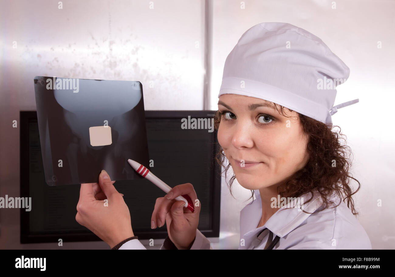 Female doctor looking x-ray scan Stock Photo - Alamy