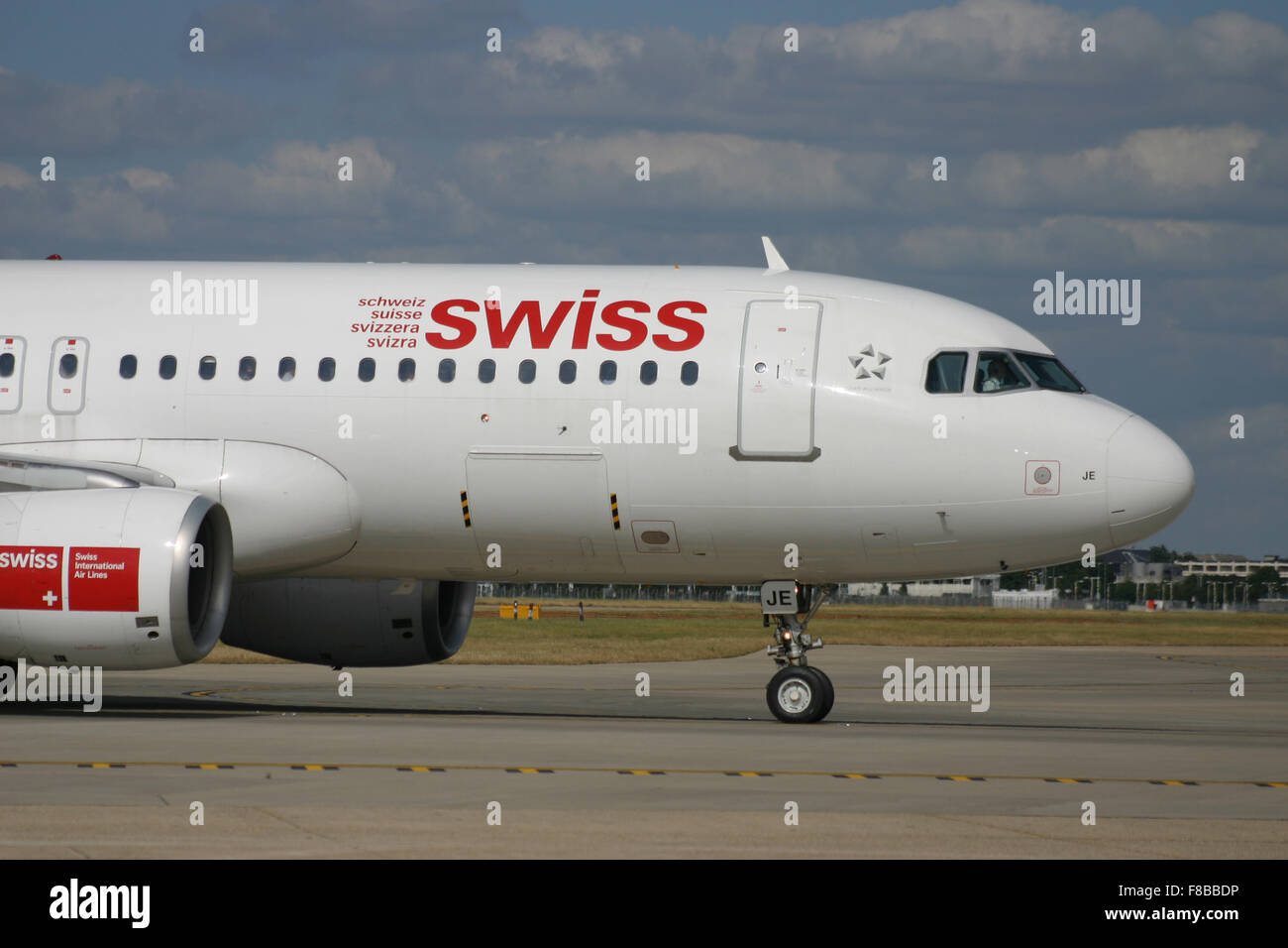 Swiss a320 jet hi-res stock photography and images - Alamy