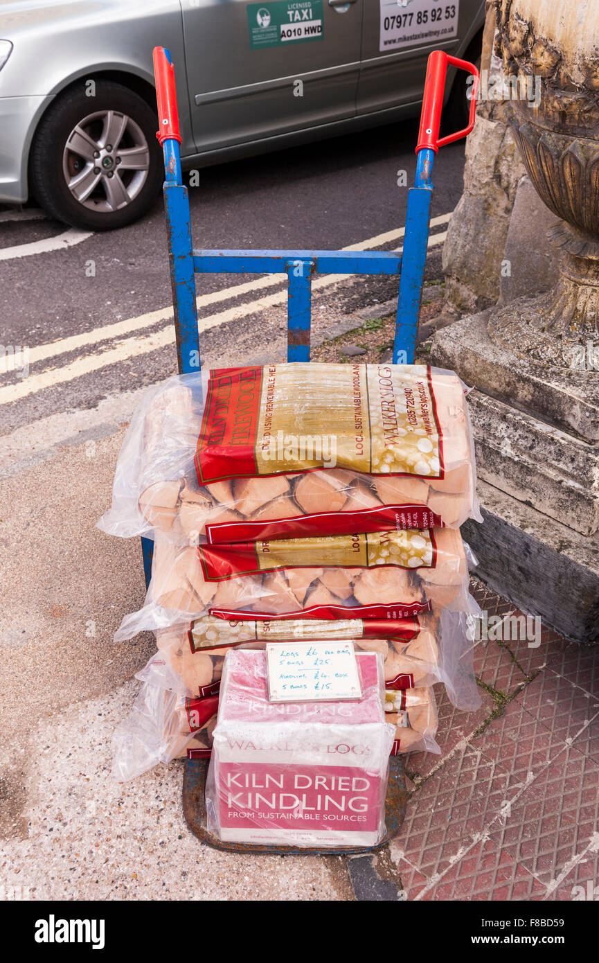 Kiln dried kindling and logs for sale in the Uk Stock Photo - Alamy