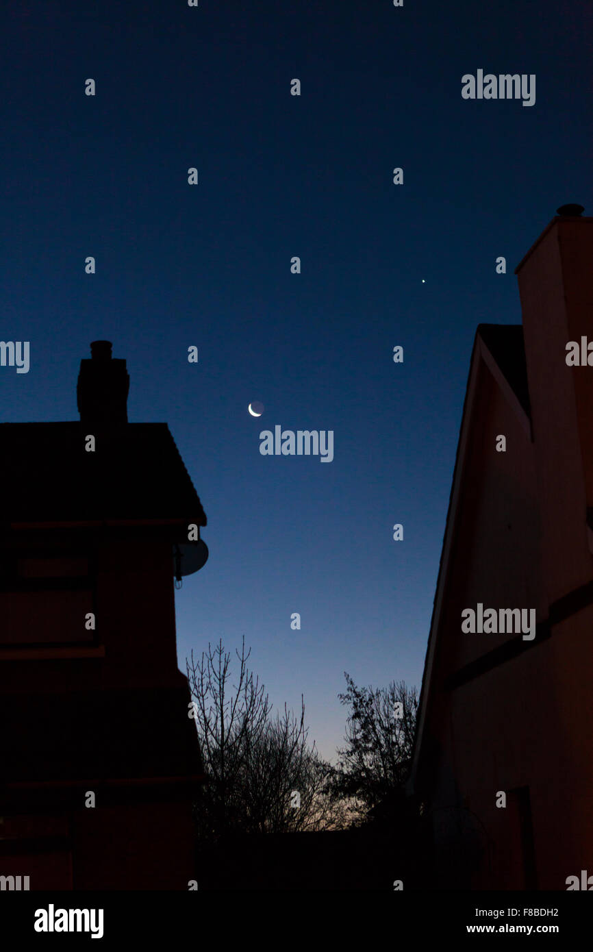 Rosgoill Park, Belfast, UK. 8th December, 2015. Crescent Moon and Pole ...