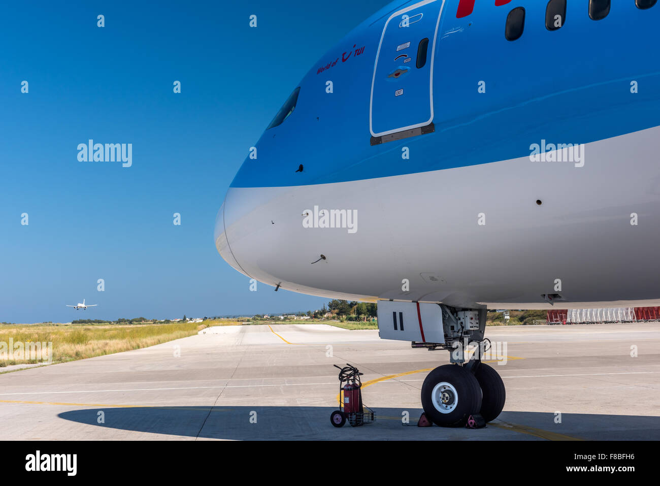 Boeing 787 cockpit hi-res stock photography and images - Alamy