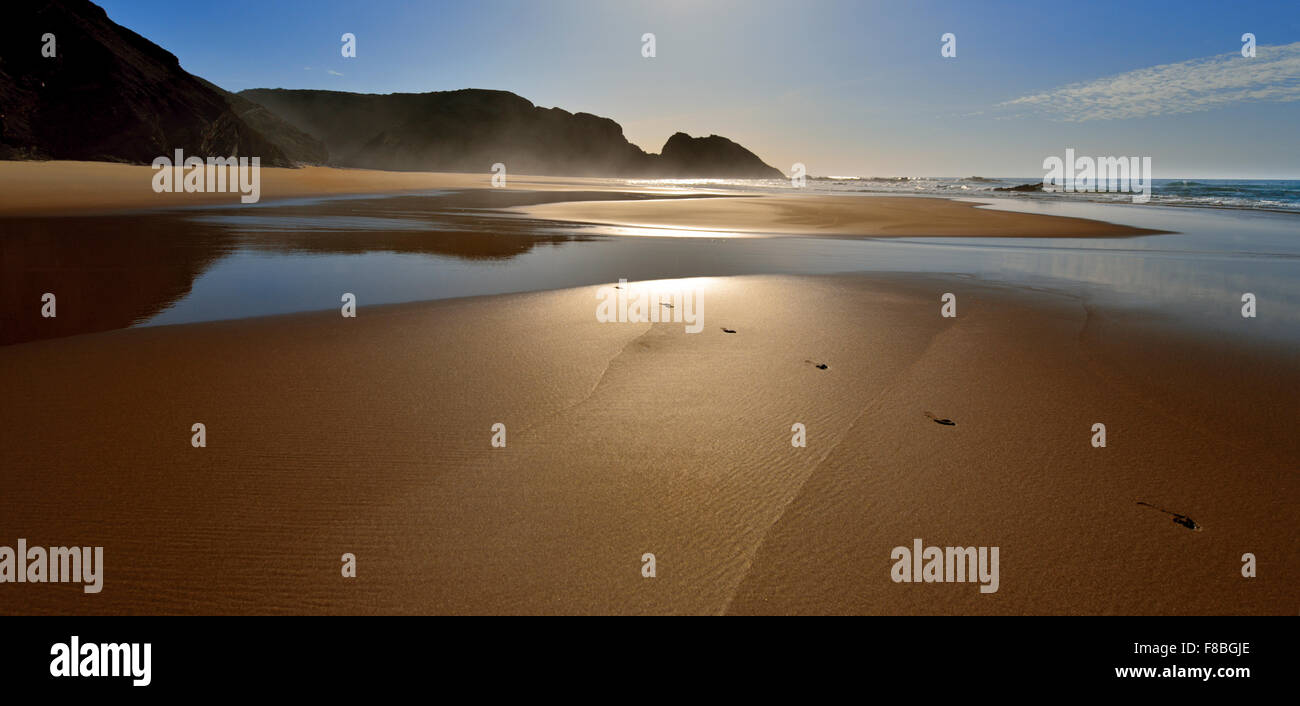 Portugal, Algarve: Scenic beach panorama in Rogil Stock Photo - Alamy