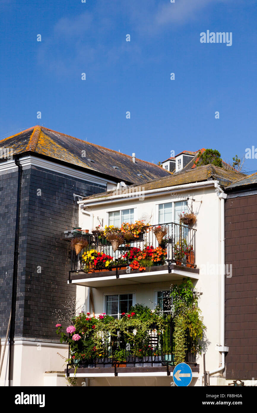 Country house uk balcony hi-res stock photography and images - Alamy