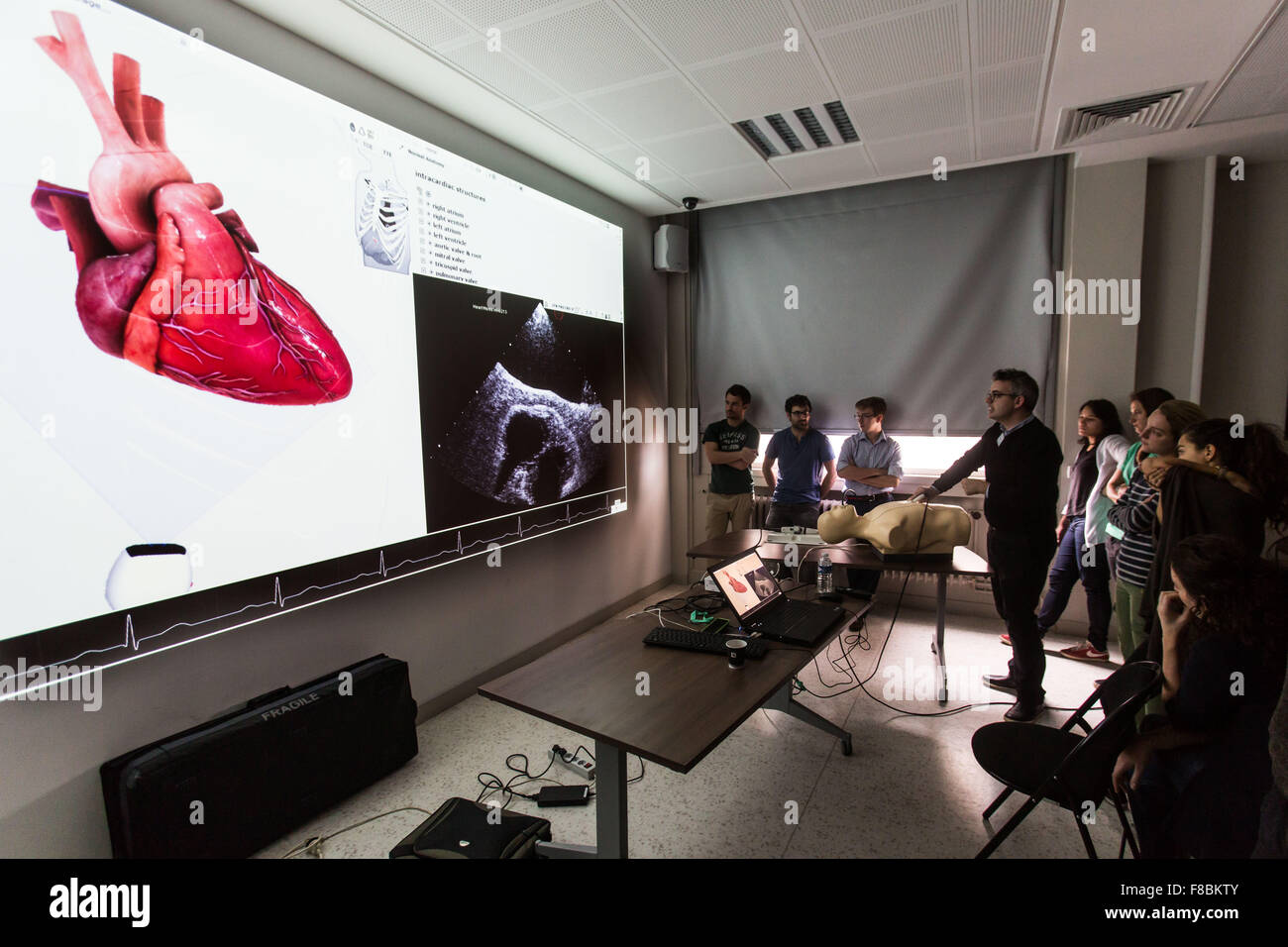 Medical training, Patient simulator, SimMan 3G®, plateform iLumens ...