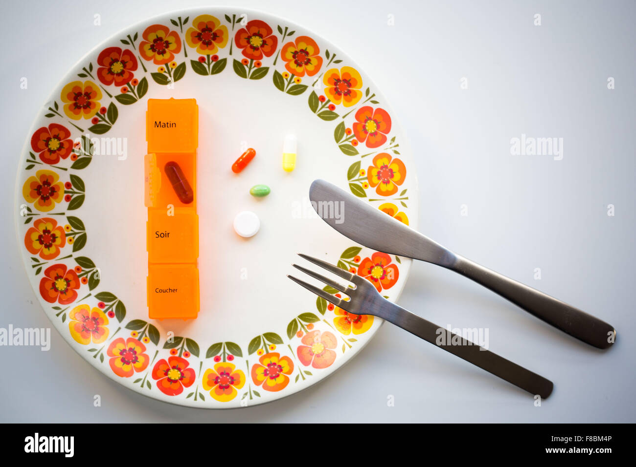 Elderly medicine tablets in hi-res stock photography and images - Alamy