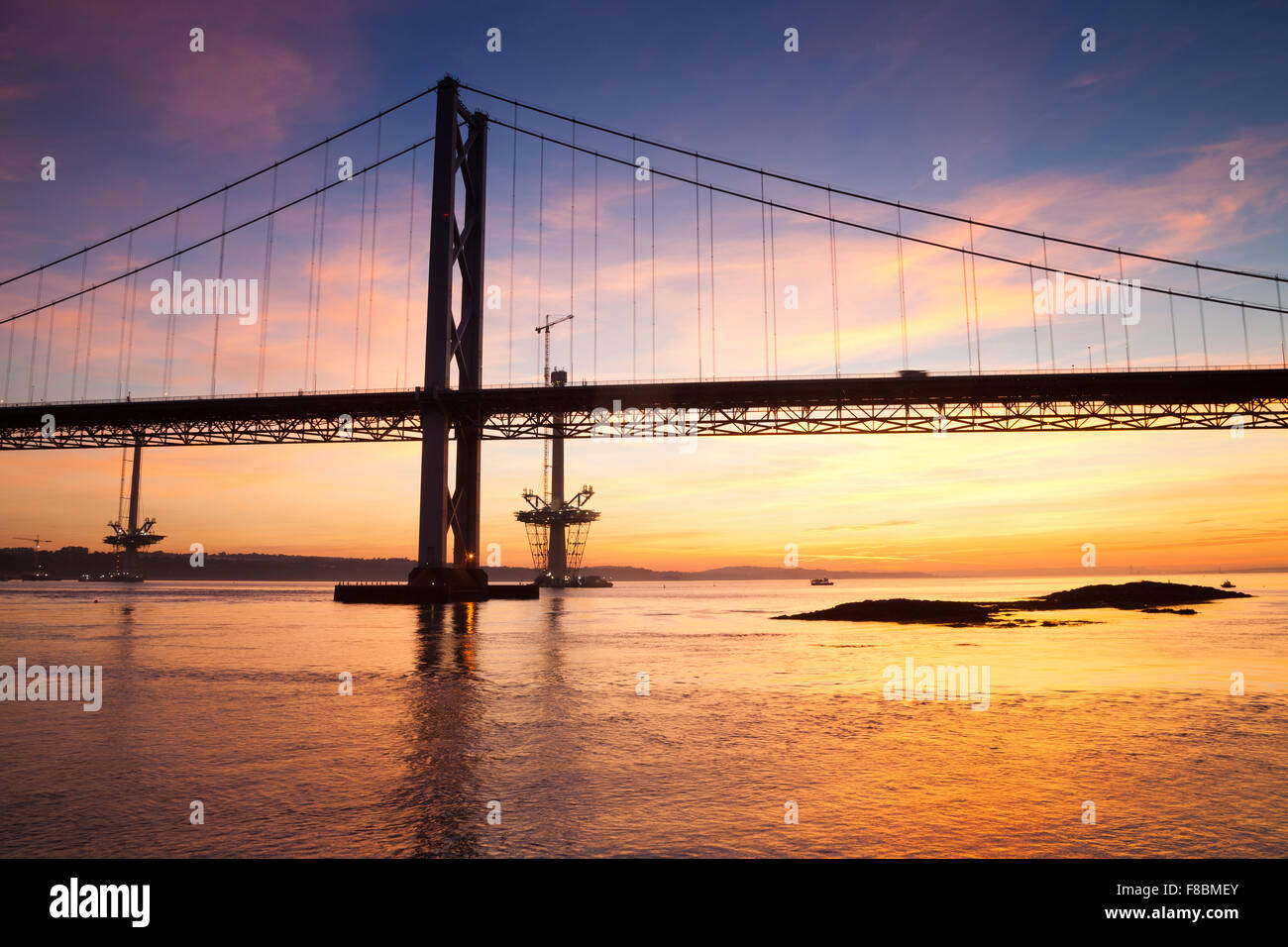 Forth road bridge queensferry crossing hi-res stock photography and ...