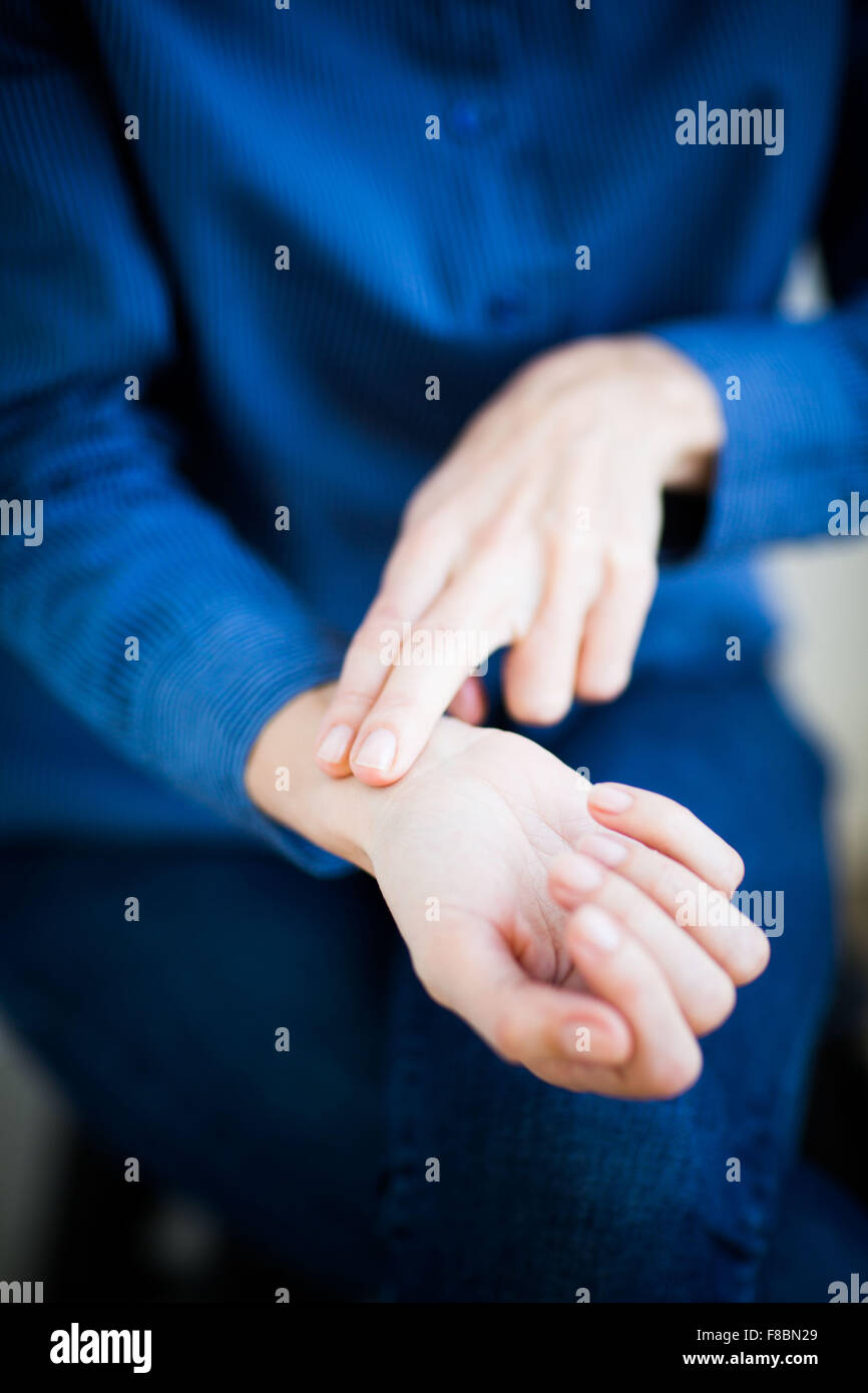Woman checking pulse Stock Photo - Alamy