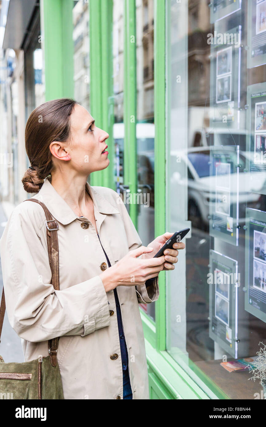 Real estate hi-res stock photography and images - Alamy